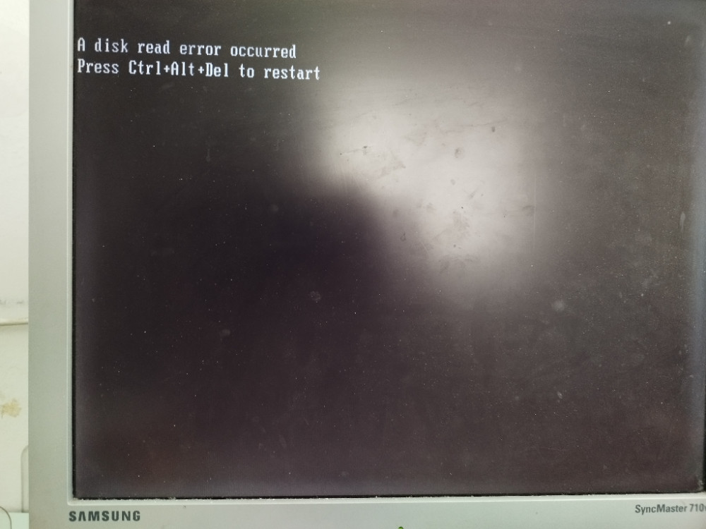 המחשב לא נדלק עד הסוף וכל פעם מאתחל את עצמו מחדש, מה אפשר לעשות? Windows xp - FXP