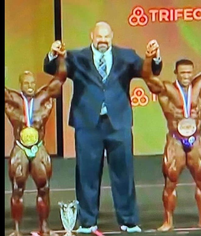Strongman vs bodybuilder - FXP