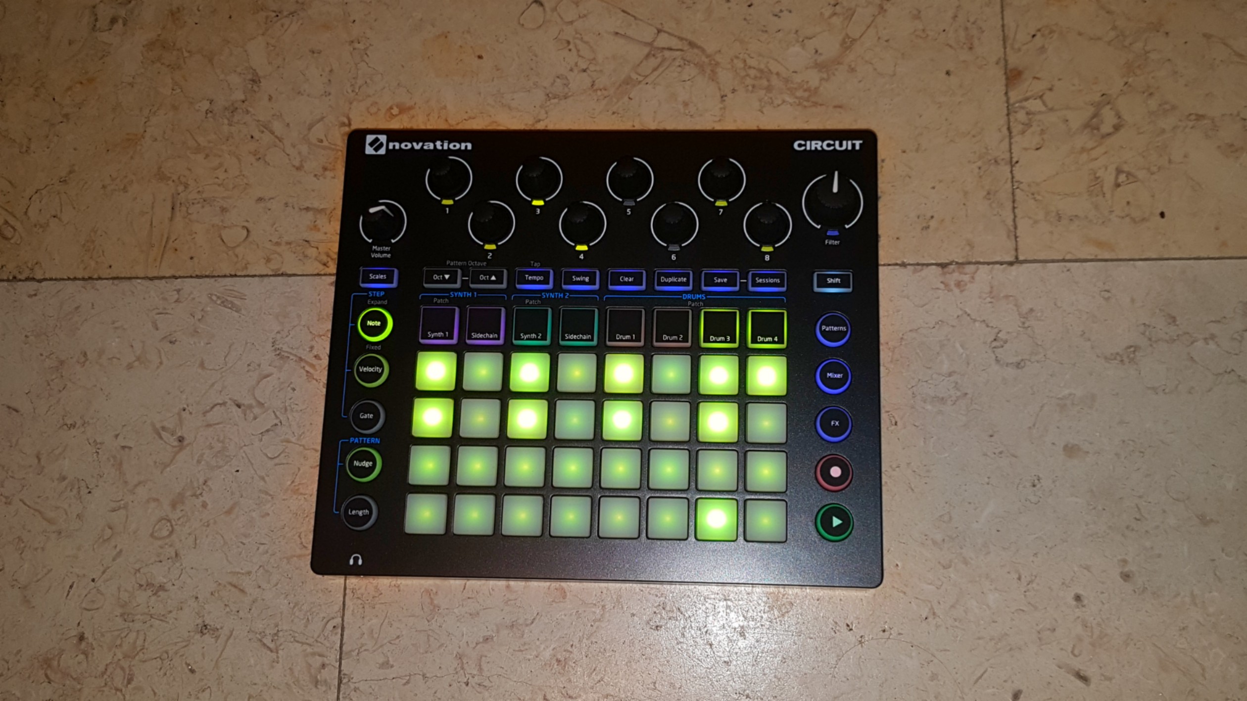 מוכר Midi Controller/Sequencer/Synthesizer במצב מושלם 500 שקל פחות ...